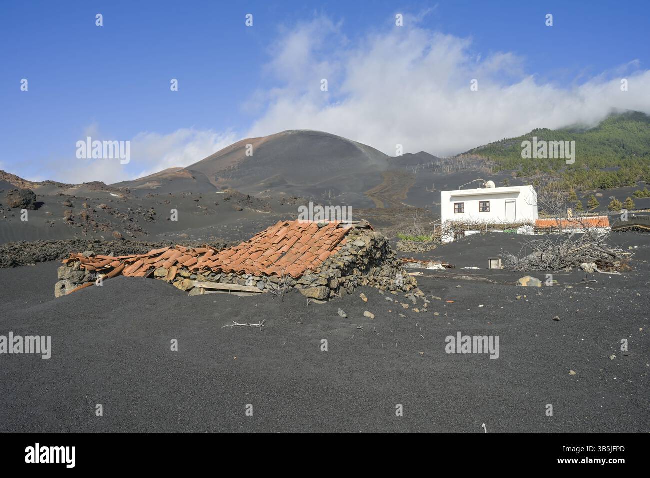 Destroyed house by the volcanic eruption of the Tajogaite volcano in ...