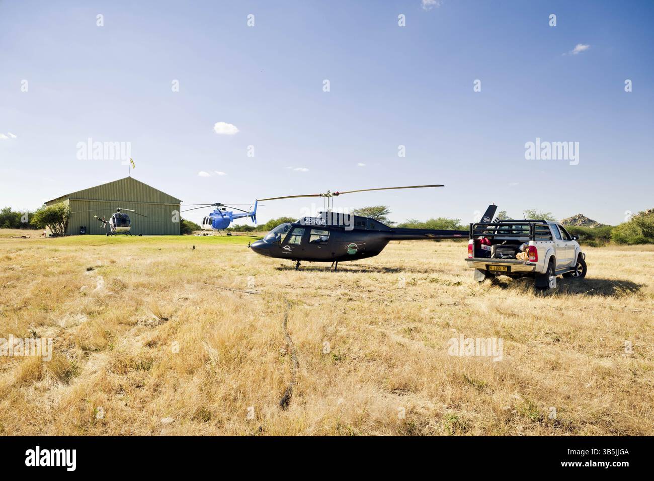 Landing pad, helicopter, Bell Jet Ranger, hangar, four-wheel drive ...