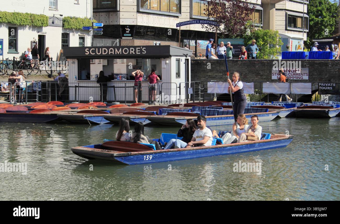 Punt cambridge hi-res stock photography and images - Alamy