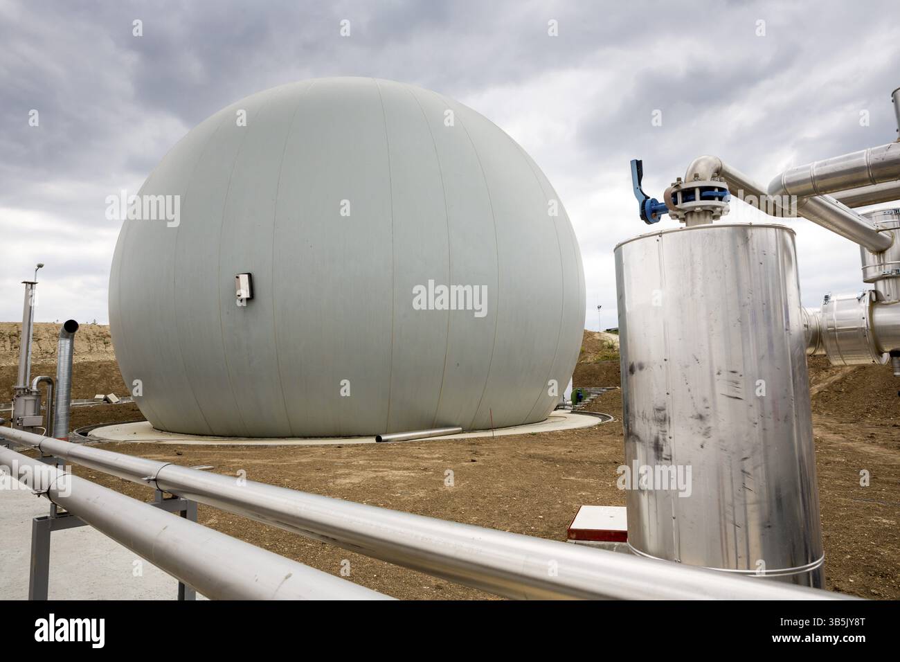 Natural gas tank. Oil and gas processing plant with pipes. LPG gas ...