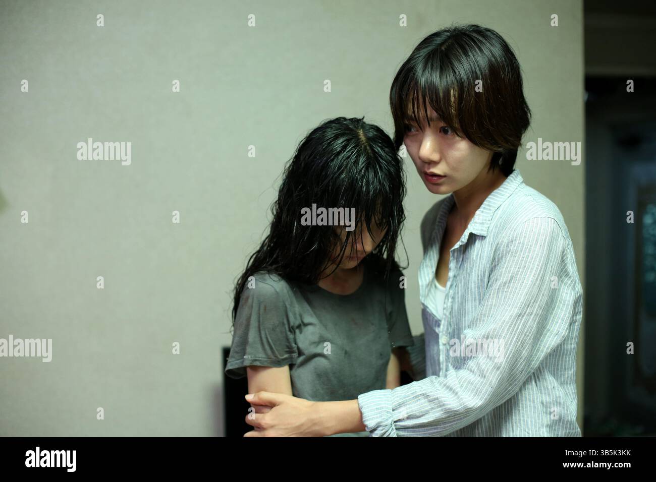 Kim Sae-ron, Doona Bae in A Girl at My Door (2014) (Dohee-ya ...