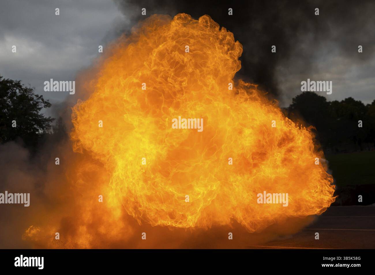 Fire burns smoke smokes hi-res stock photography and images - Alamy