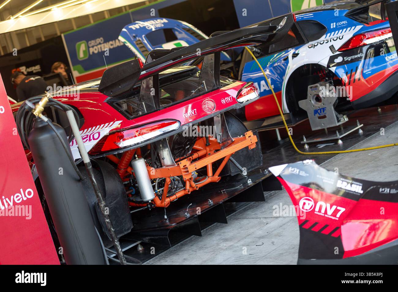 SÃO PAULO, SP - 02.05.2025: STOCK CAR EM SÃO PAULO - Final adjustments ...