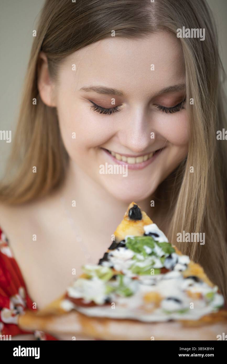 Girls vegetables eyes hi-res stock photography and images - Alamy