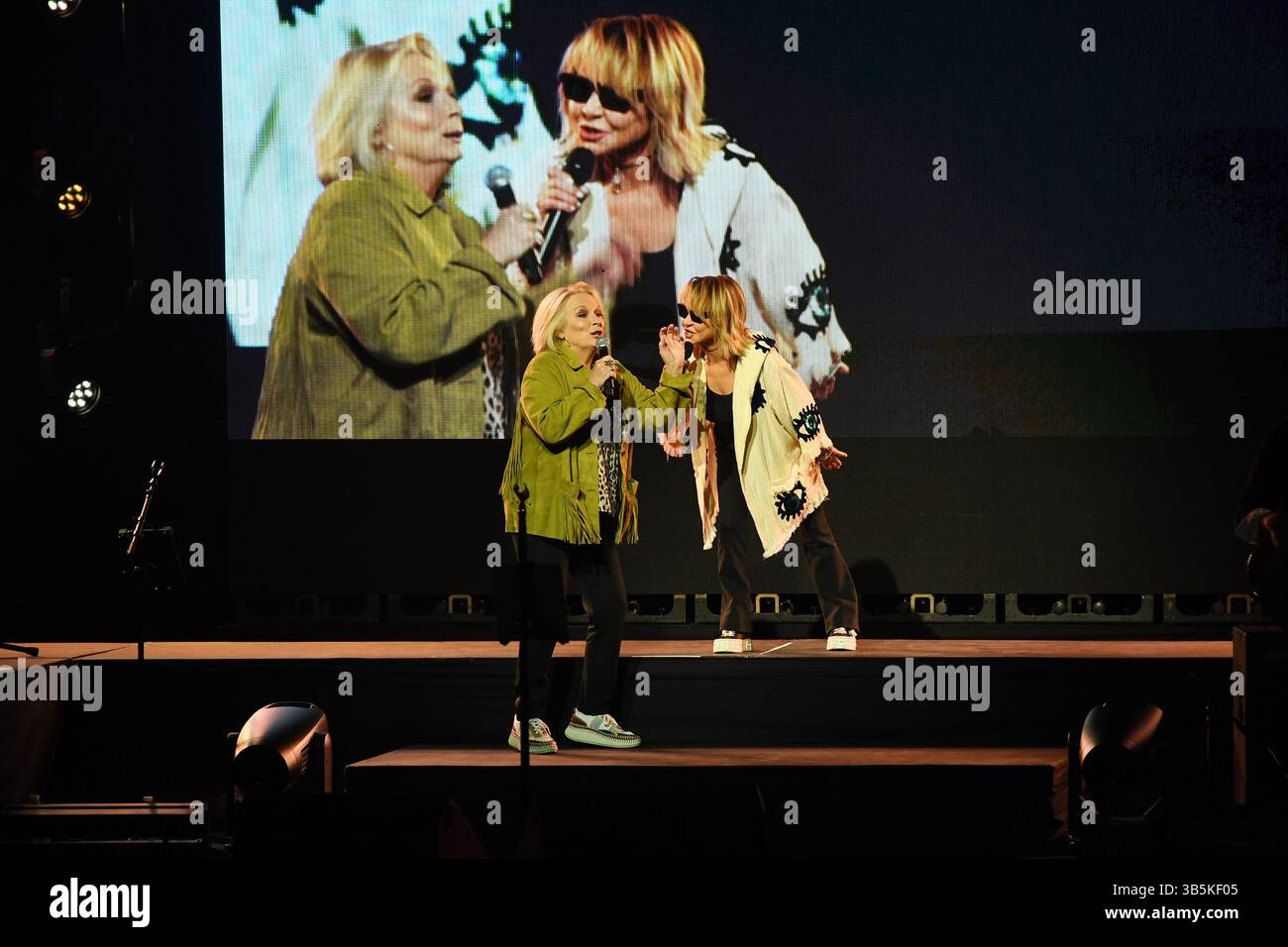 LONDON, ENGLAND - APRIL 17: Jennifer Saunders and Lulu performing at ...