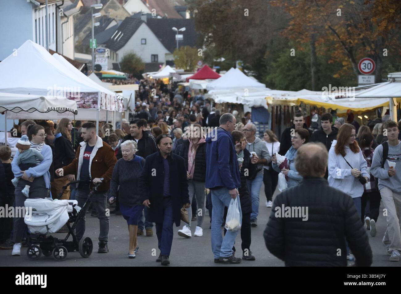 People as far as the eye can see as you stroll through the market ...