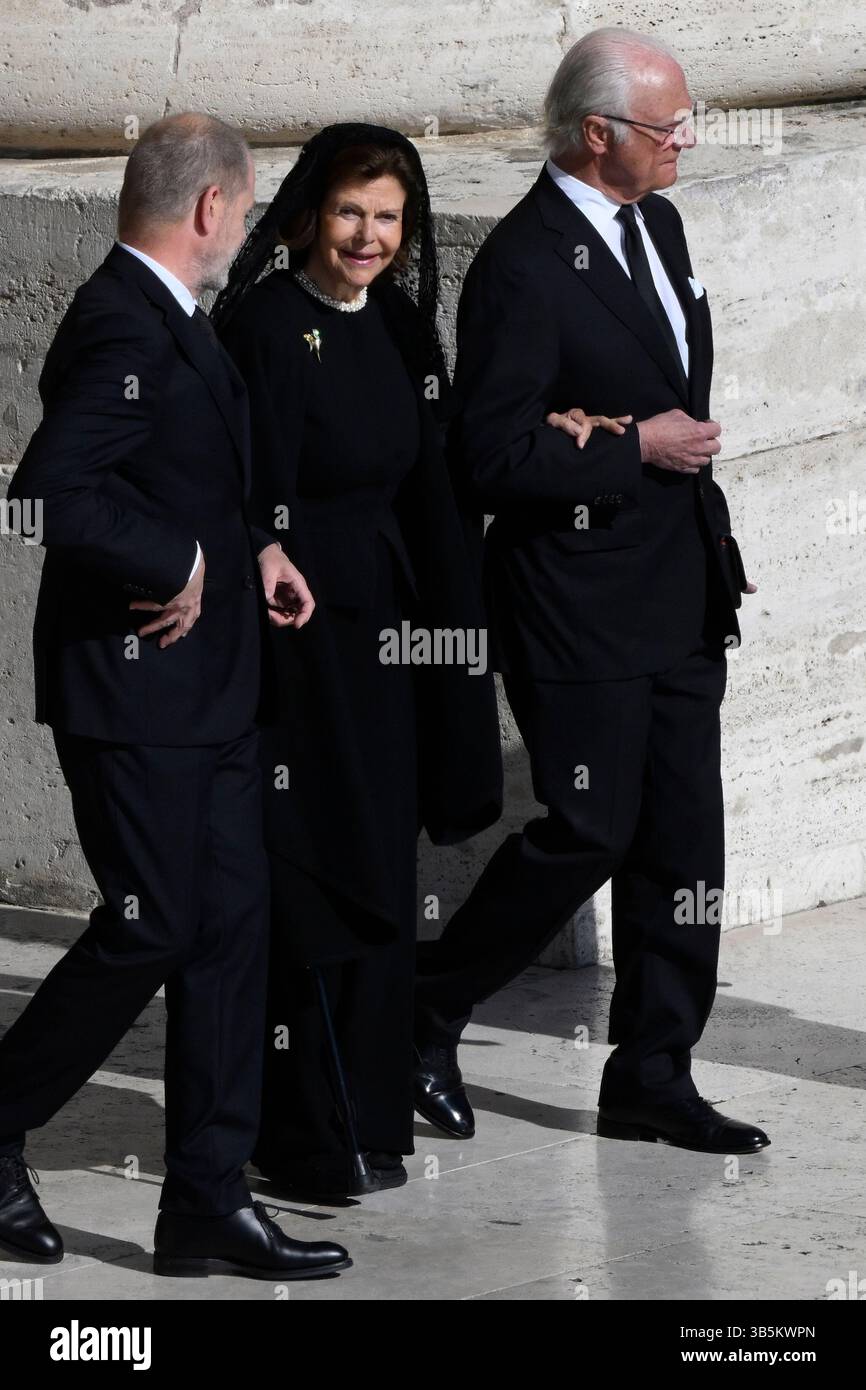 Queen Silvia and King Carl XVI Gustaf of Sweden (Carl Gustaf Folke ...