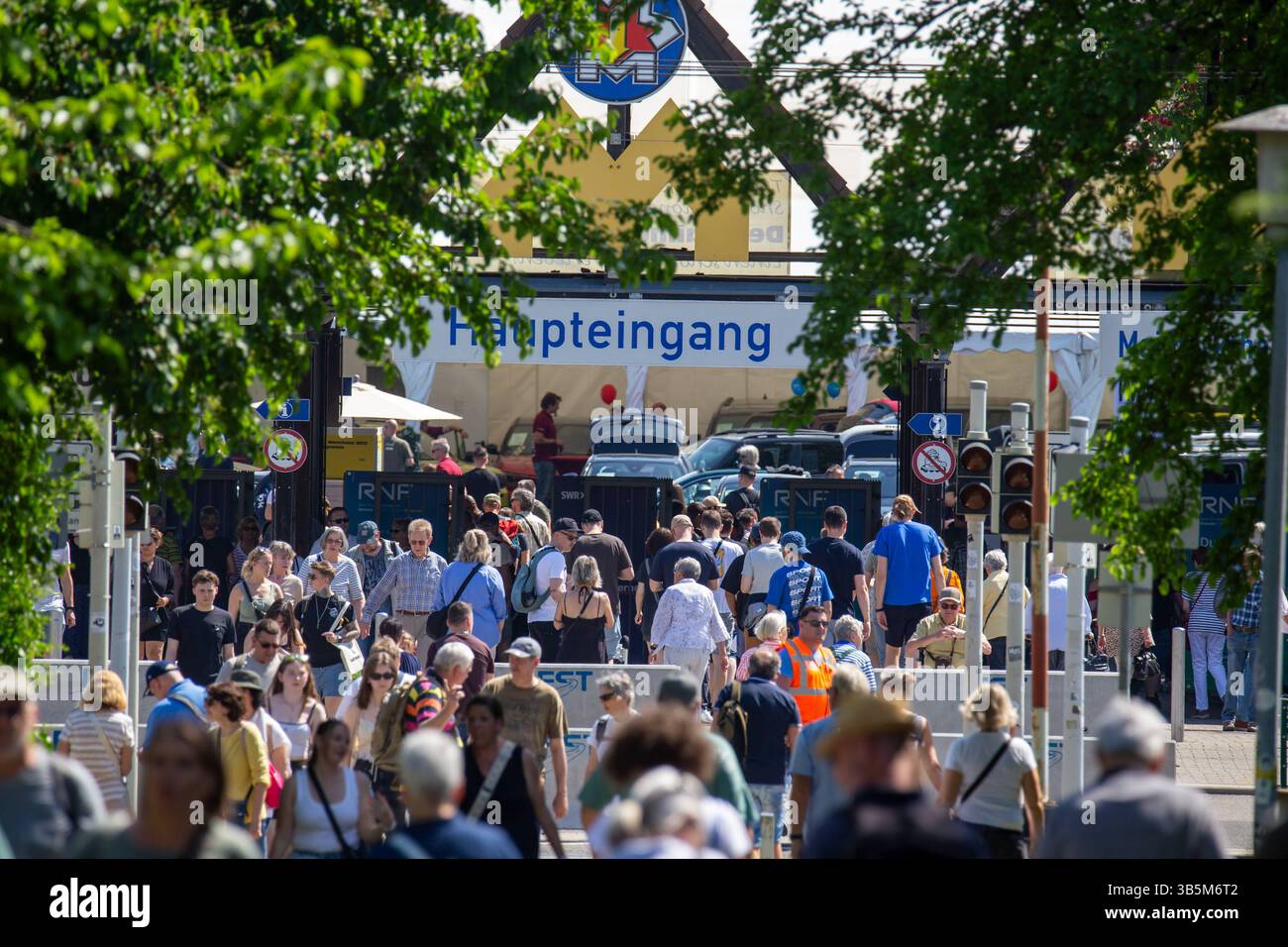 Maimarkt Mannheim 2025: Viele Besucher am Brückentag 02. Mai. Der ...