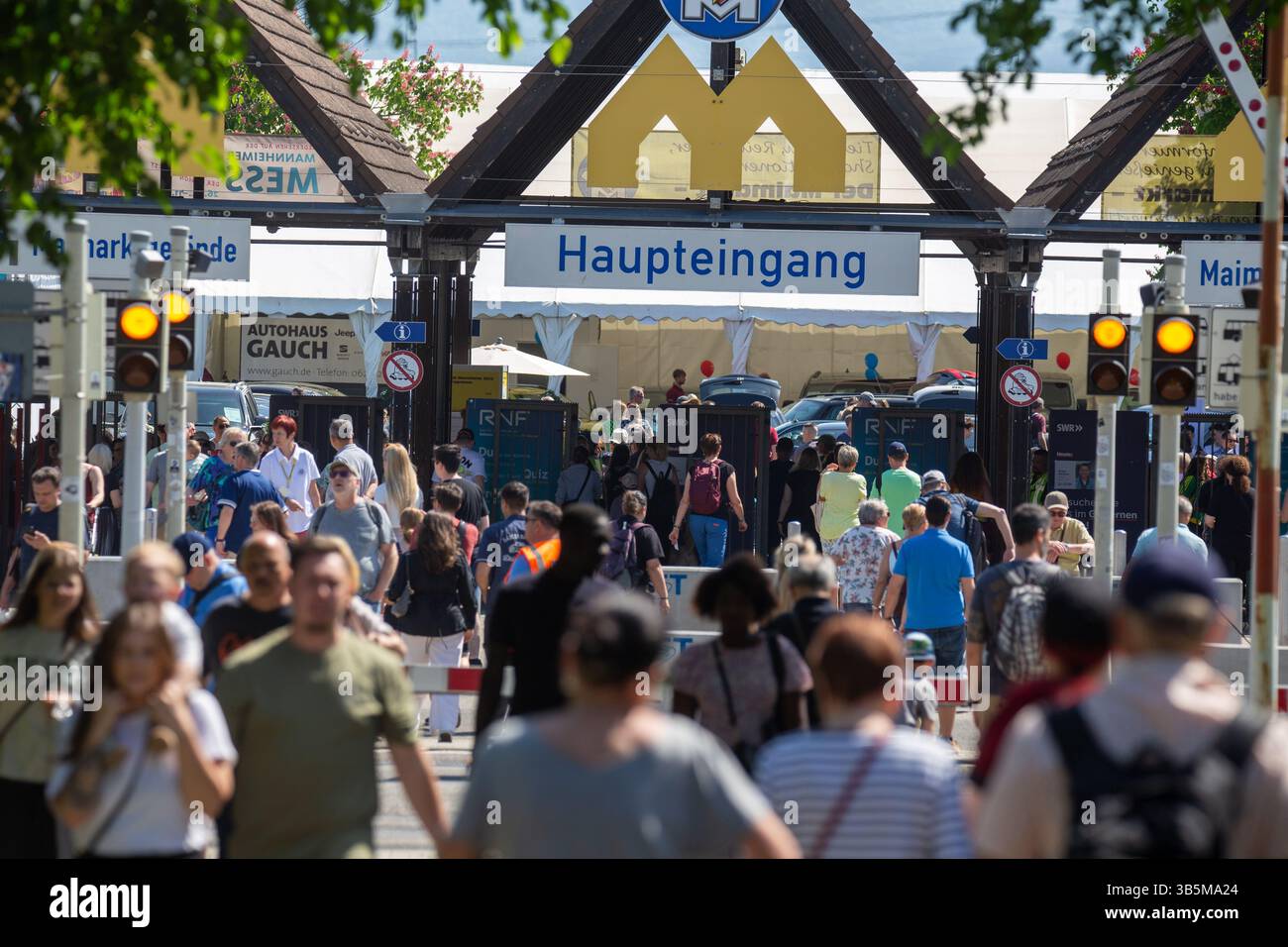 Maimarkt Mannheim 2025: Viele Besucher am Brückentag 02. Mai. Der ...