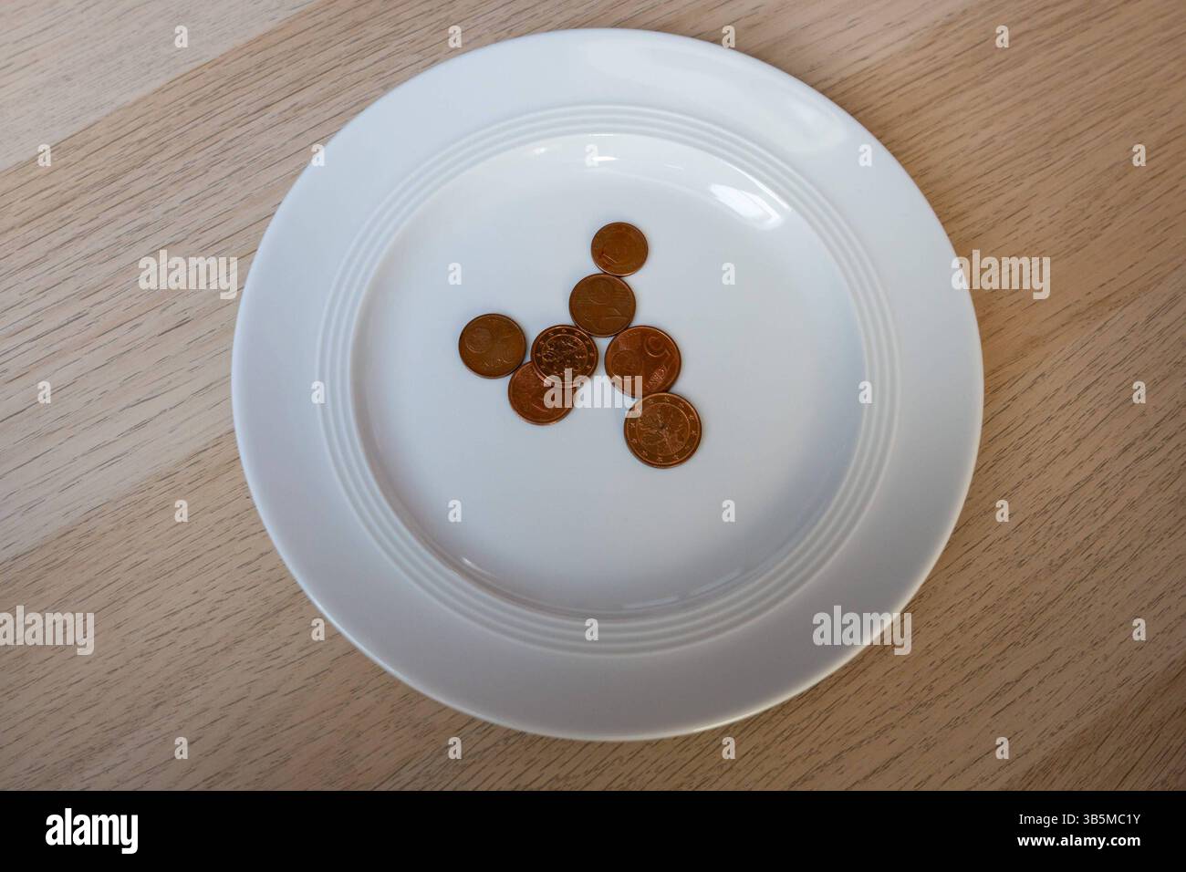 Stockbilder 05/2025 Kleingeld auf einem Teller ohne Essen Stuttgart ...