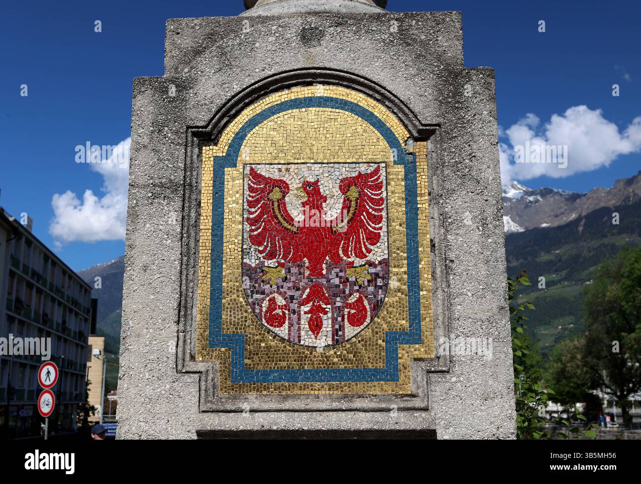 Ein Frühlingstag, Frühsommertag in Meran, Merano. Hier der Blick auf ...