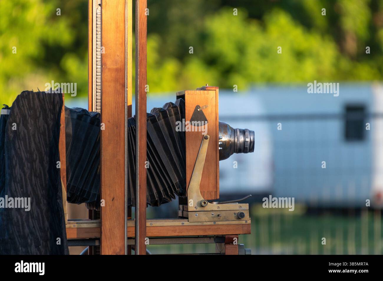 Vintage large format camera in outdoor setting with greenery Stock ...