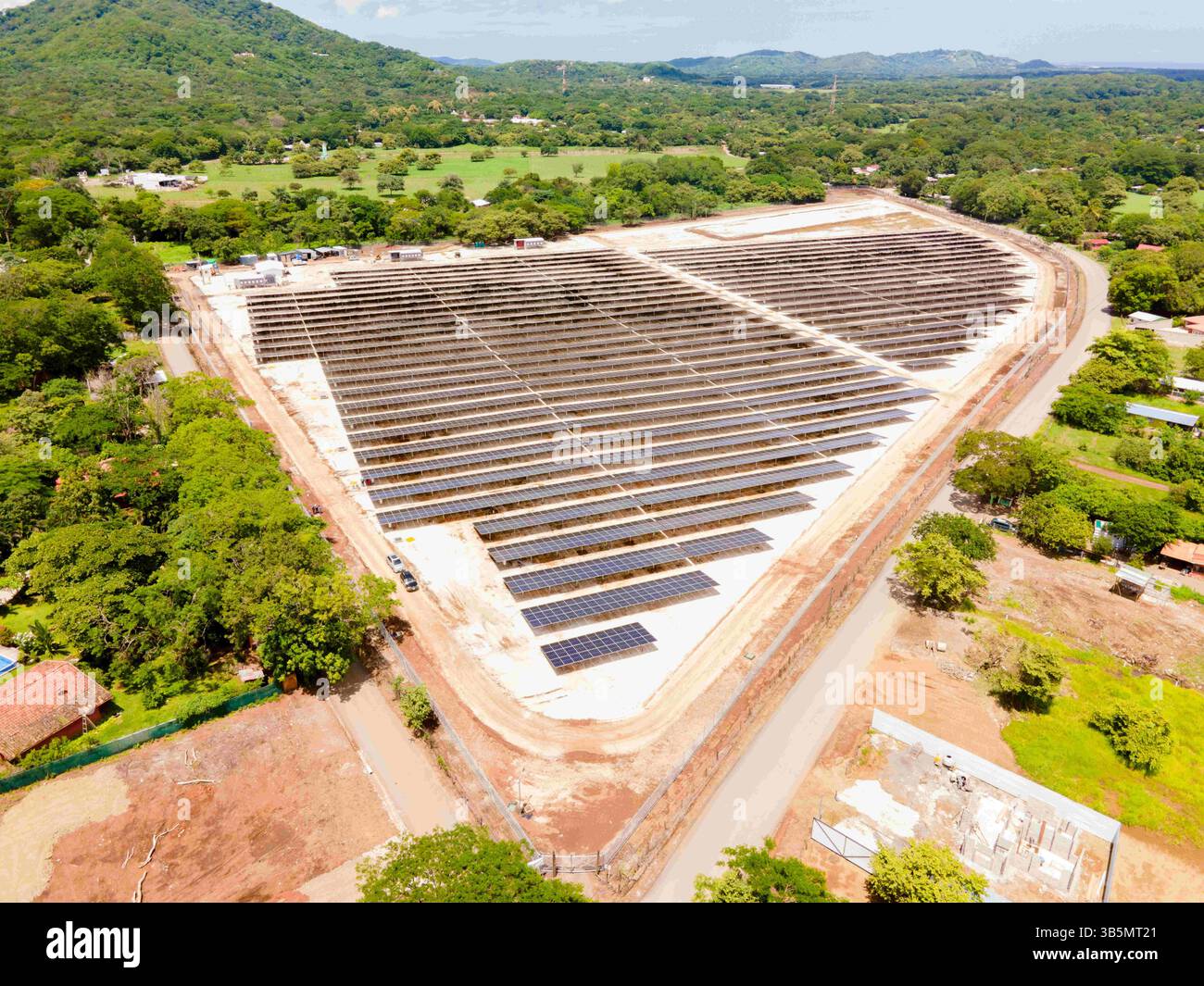 Parque de paneles solares hi-res stock photography and images - Alamy