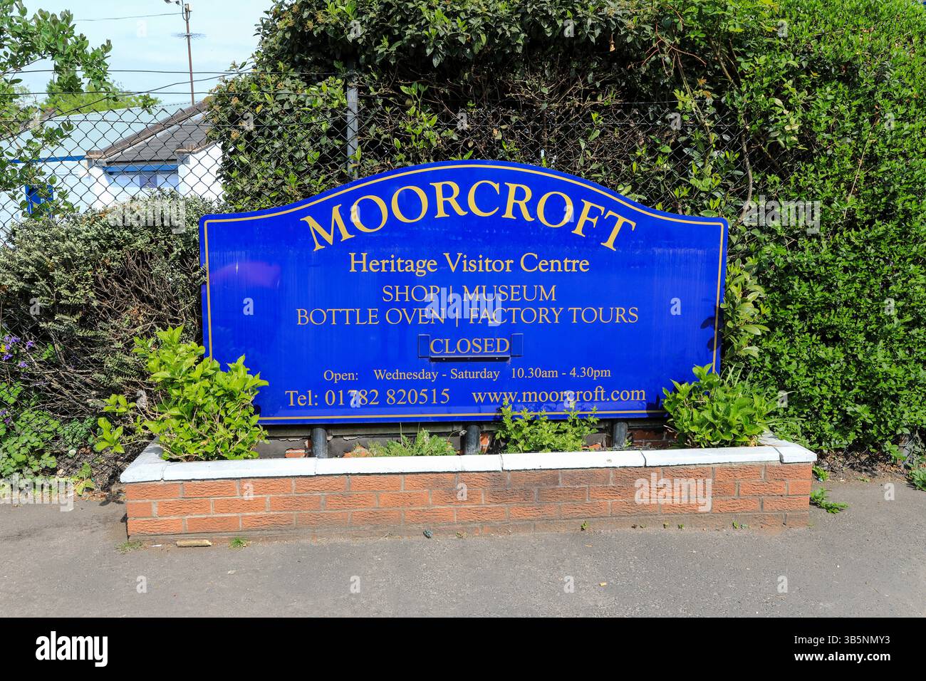 A bottle oven or kiln at the Moorcroft Pottery factory, Burslem, Stoke ...