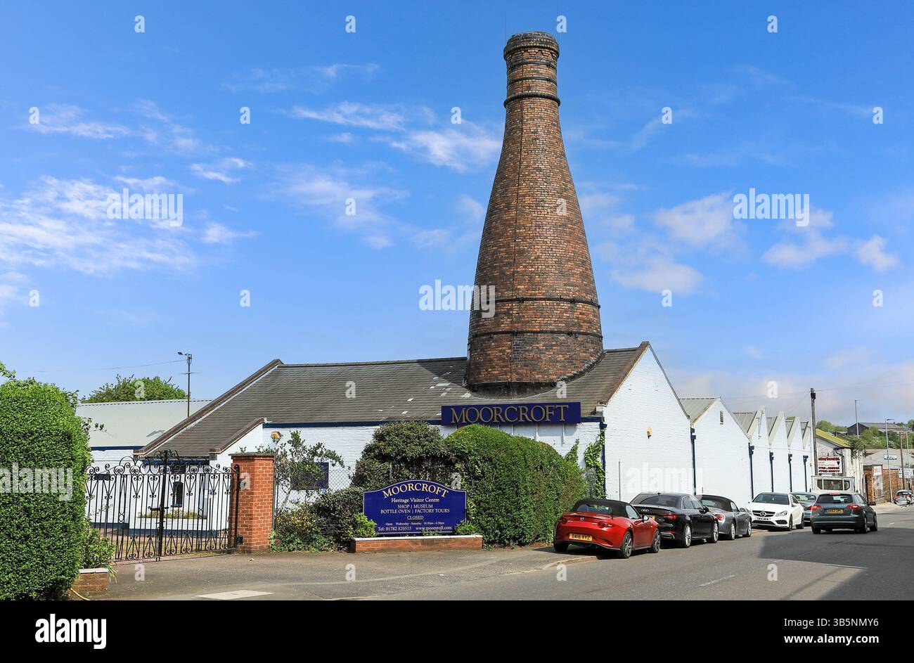 A bottle oven or kiln at the Moorcroft Pottery factory, Burslem, Stoke ...
