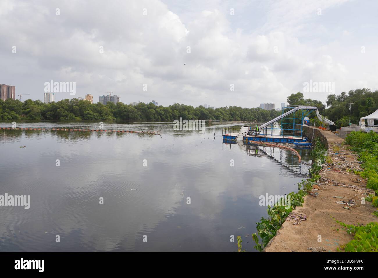 Riverrecycle hi-res stock photography and images - Alamy