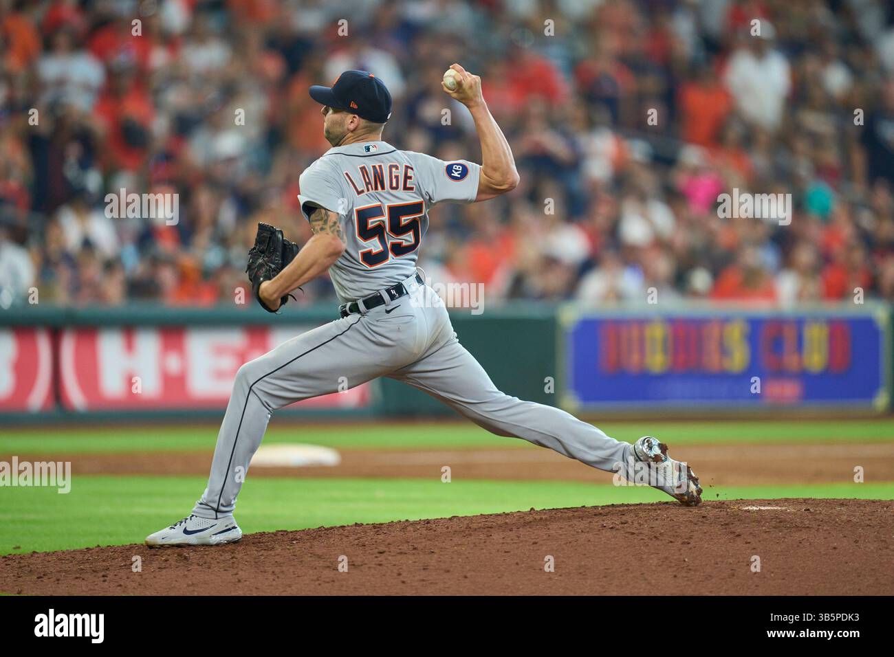 May 7 2022: Detroit pitcher Alex Lange (55) loses the lead during the ...