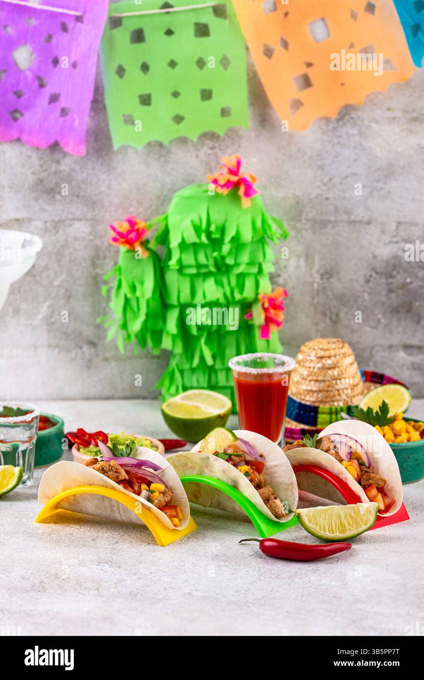 Cinco de Mayo concept with traditional Mexican food Stock Photo - Alamy