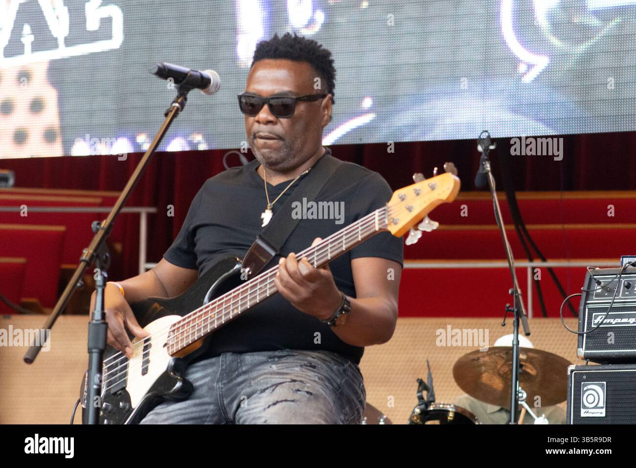 The kinsey report music hi-res stock photography and images - Alamy