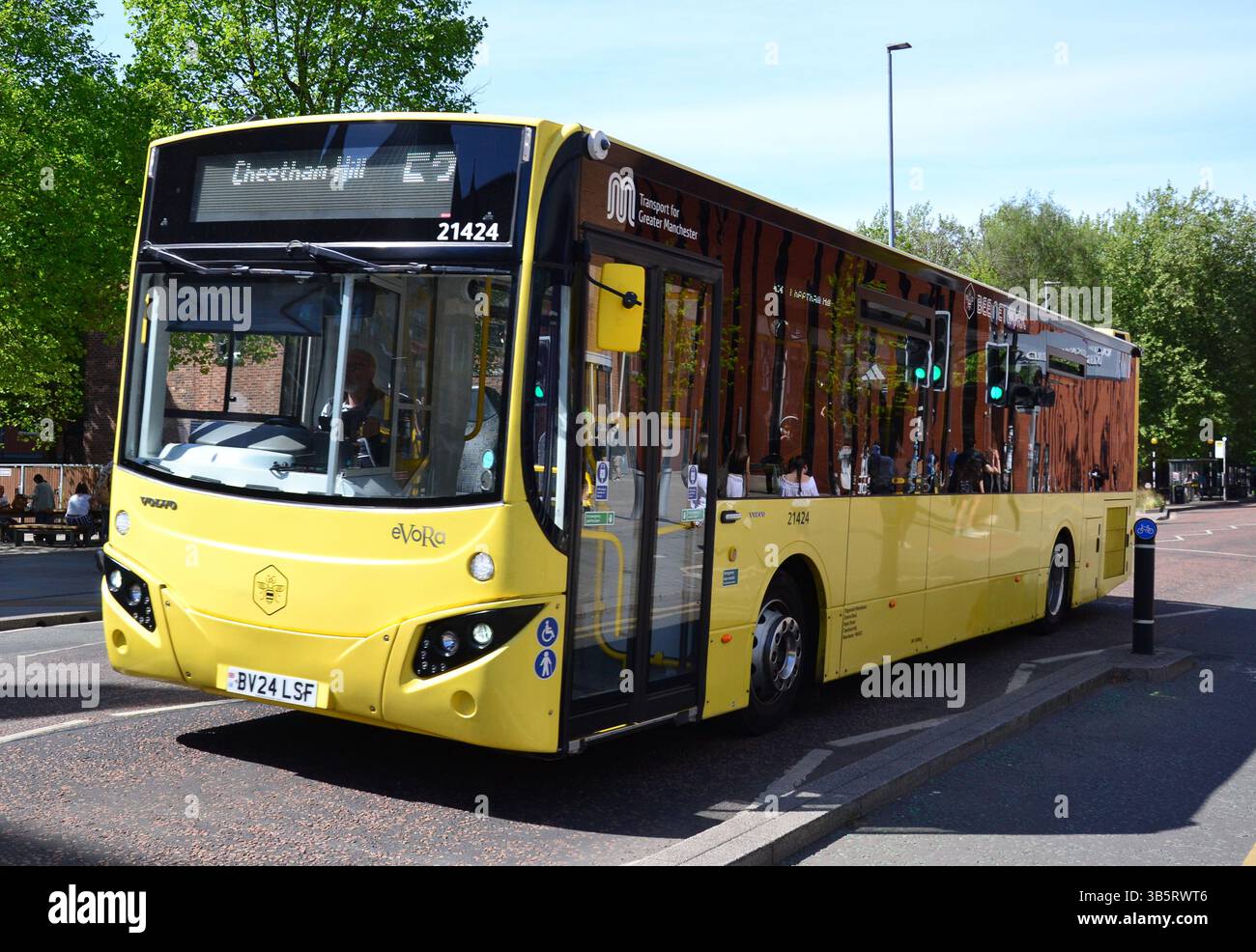 Manchester, UK, 2nd May, 2025. Over 450,000 passengers used contactless ...