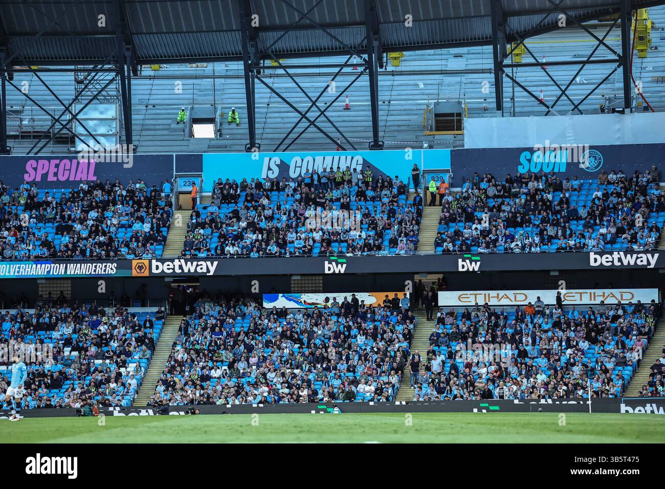 Empty seats for kick off during the Premier League match Manchester ...