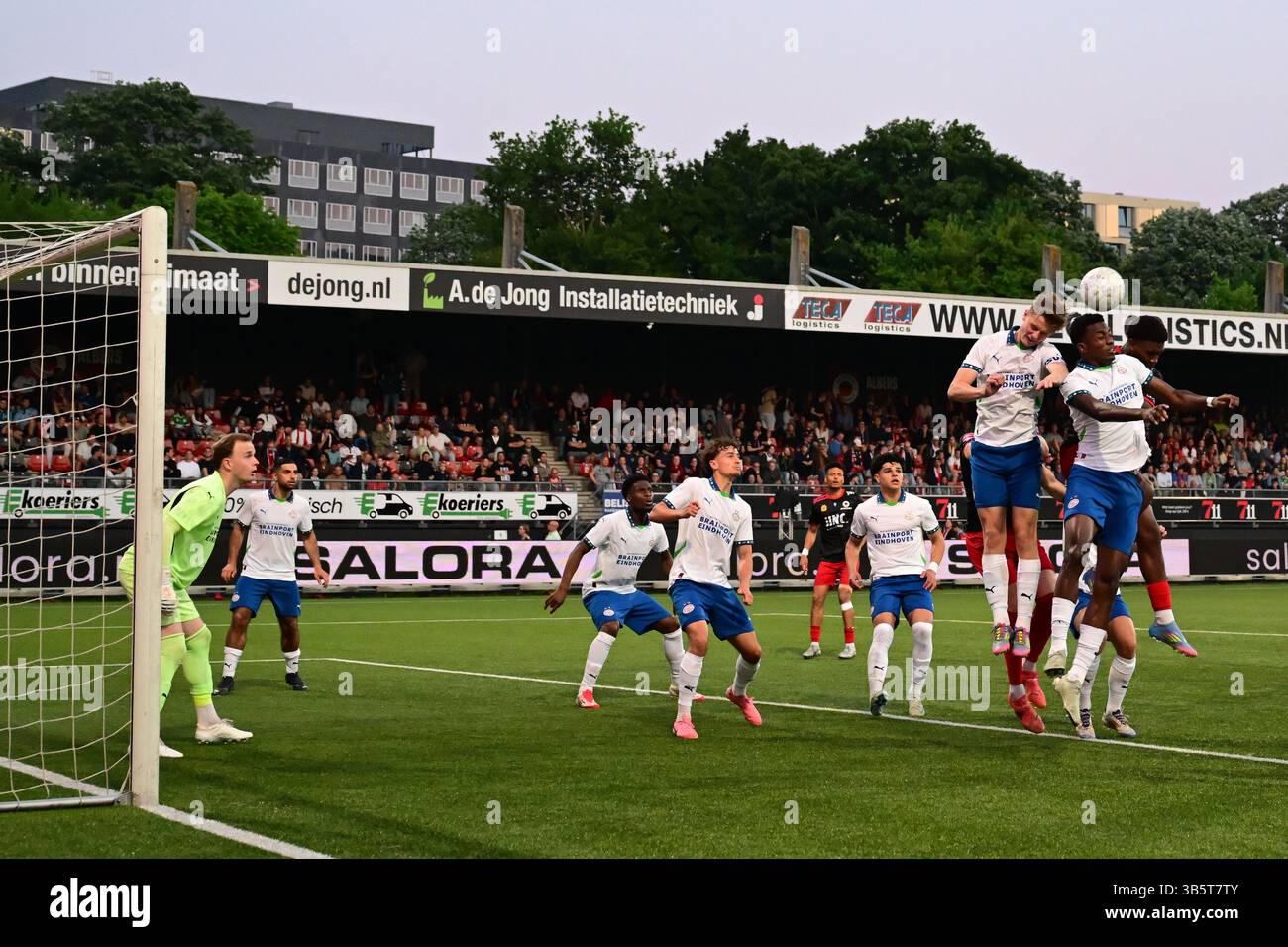ROTTERDAM - (l-r) Jesper Uneken of Jong PSV, Dantaye Gilbert of Jong ...