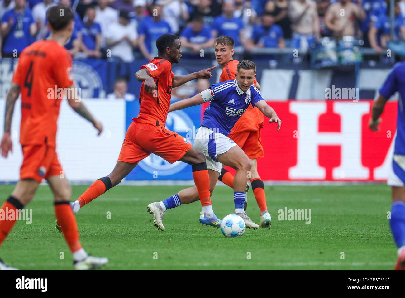 Gelsenkirchen, Deutschland. 02nd May, 2025. 02.05.2025, Fussball ...