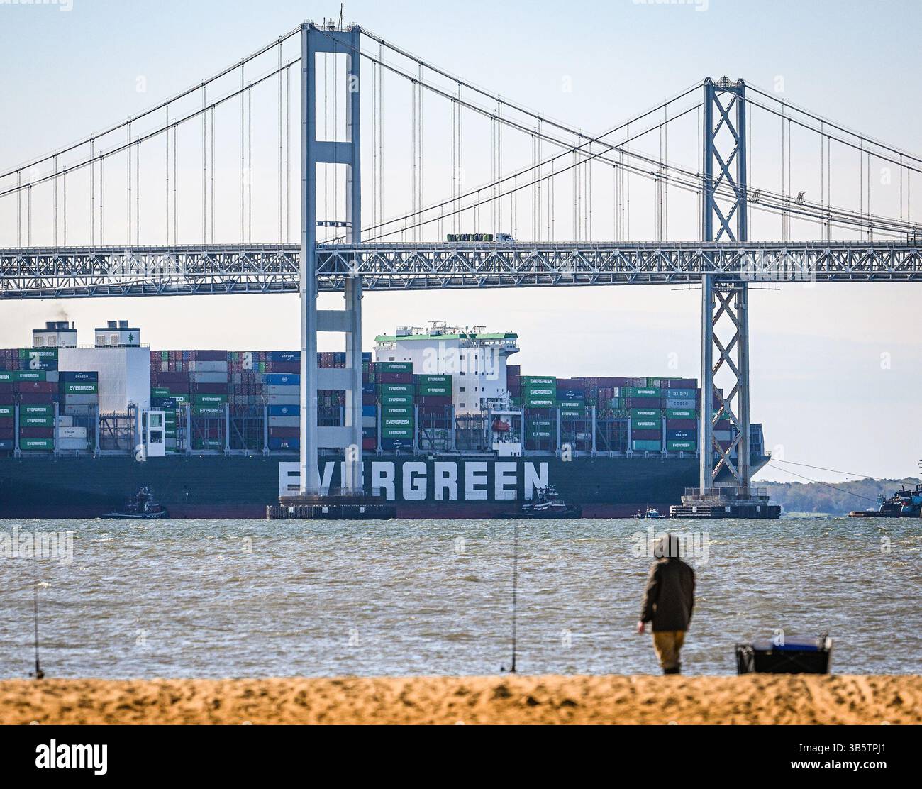 Hull damage container hi-res stock photography and images - Alamy