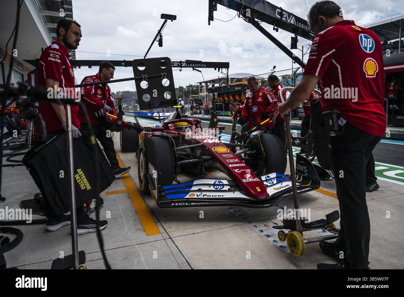 44 HAMILTON Lewis (gbr), Scuderia Ferrari SF-25, action during the Formula 1 Crypto.com Miami ...