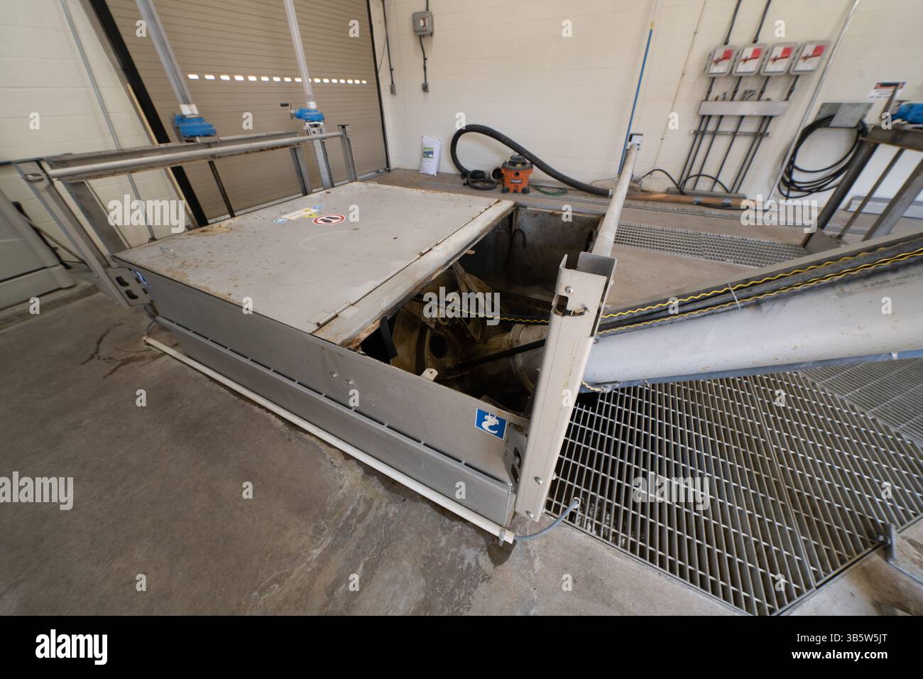 Rotating screen wastewater hi-res stock photography and images - Alamy