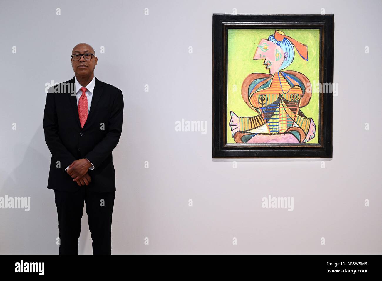 New York, USA. 02nd May, 2025. A security office stands besides artist ...