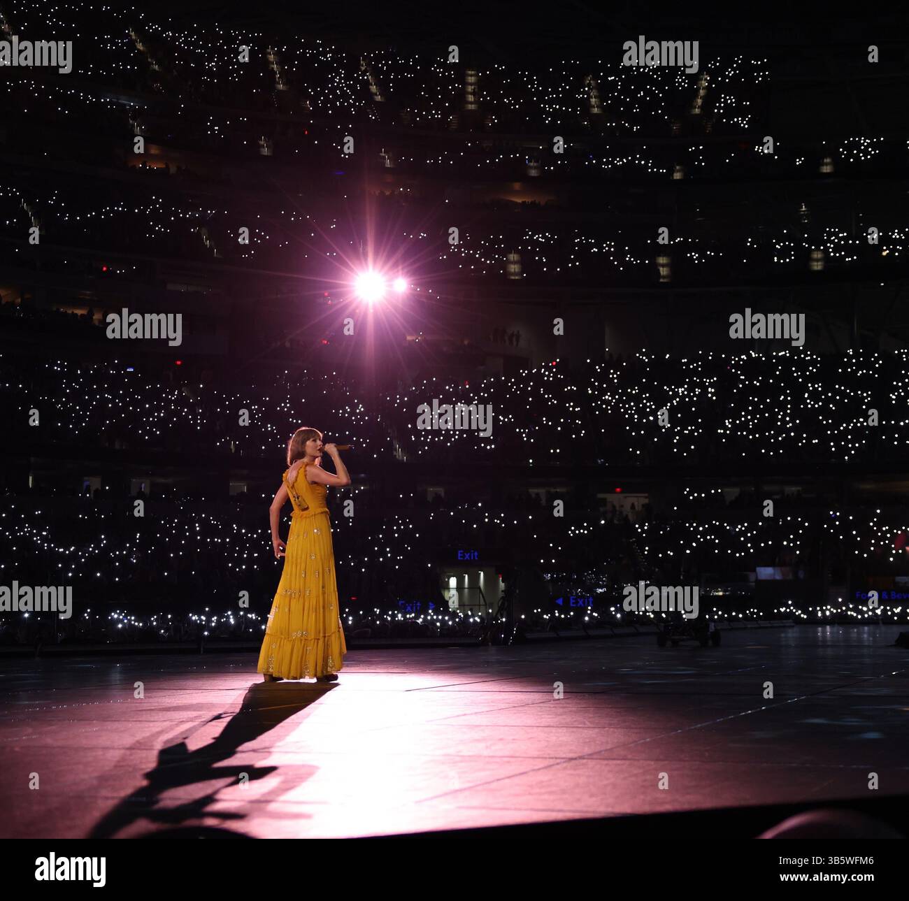 Taylor swift the eras tour still hi-res stock photography and images ...