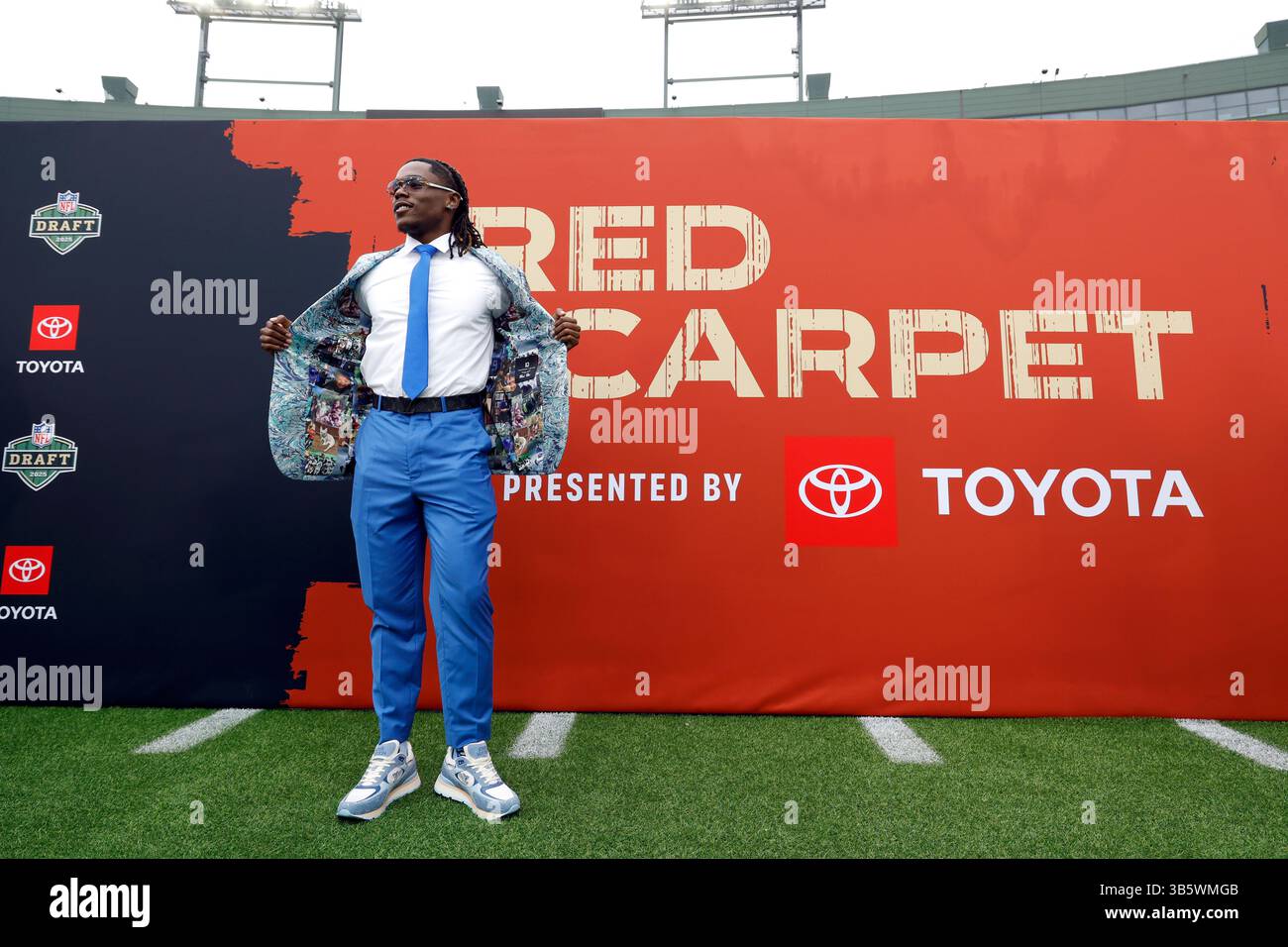 Kentucky cornerback Maxwell Hairston on the red carpet before the 2025 ...