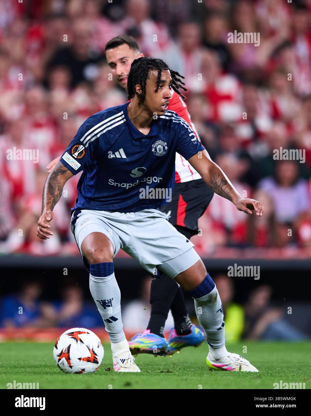 Leny yoro 2024 manchester united hi-res stock photography and images ...