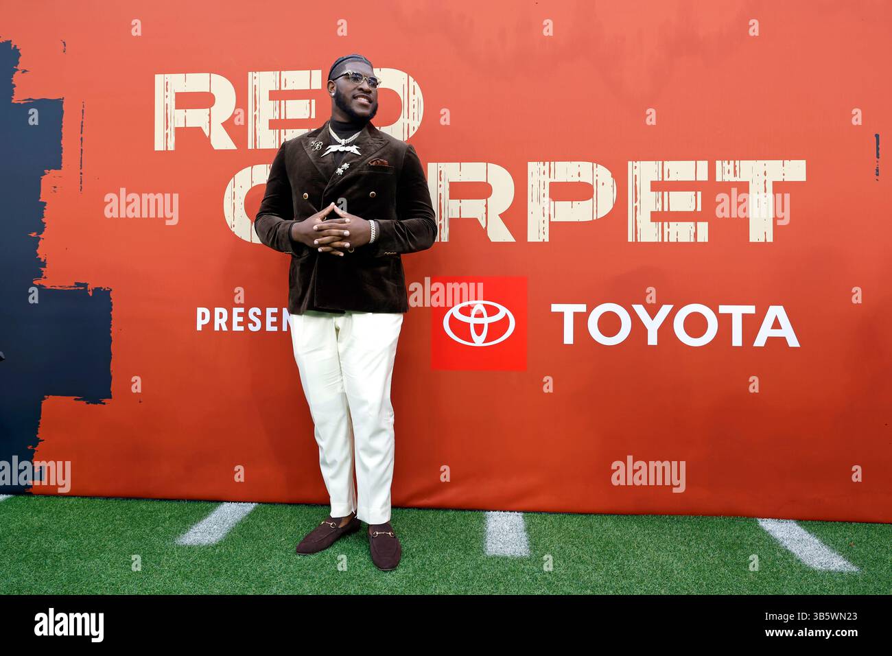 Alabama offensive lineman Tyler Booker on the red carpet before the ...