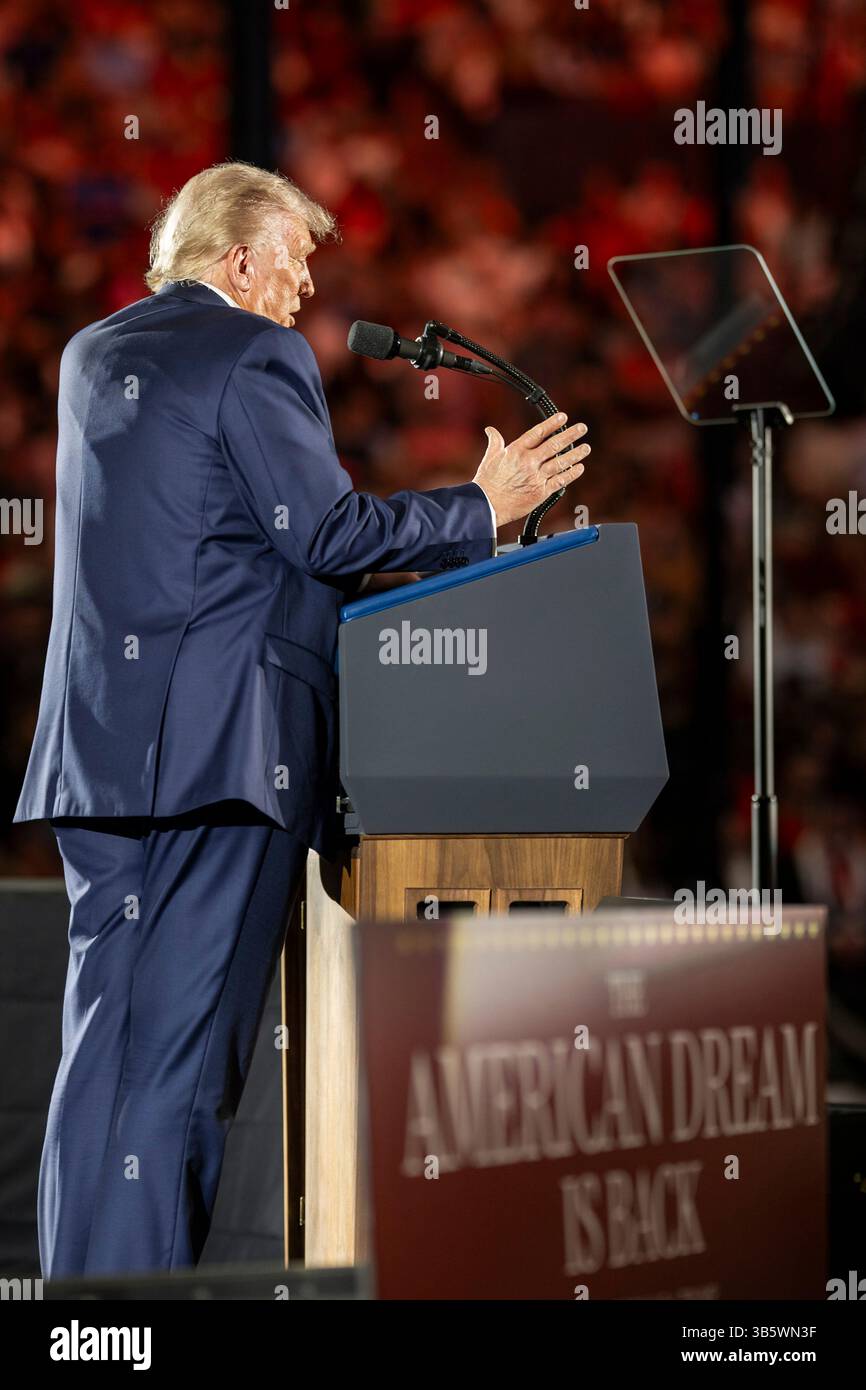 Donald trump side profile hi-res stock photography and images - Alamy