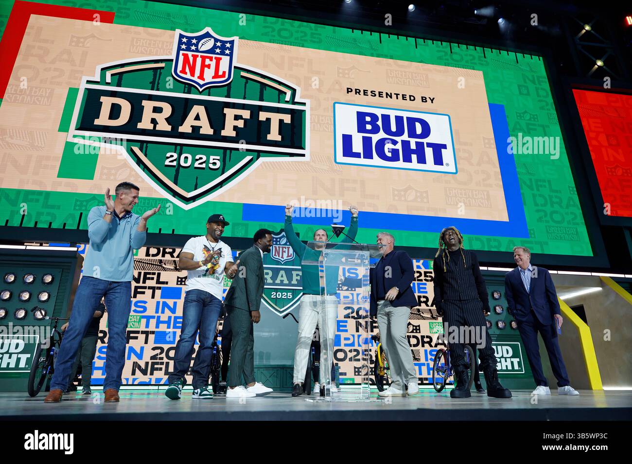 Former Green Bay Packers player Clay Matthews speaks on stage before ...