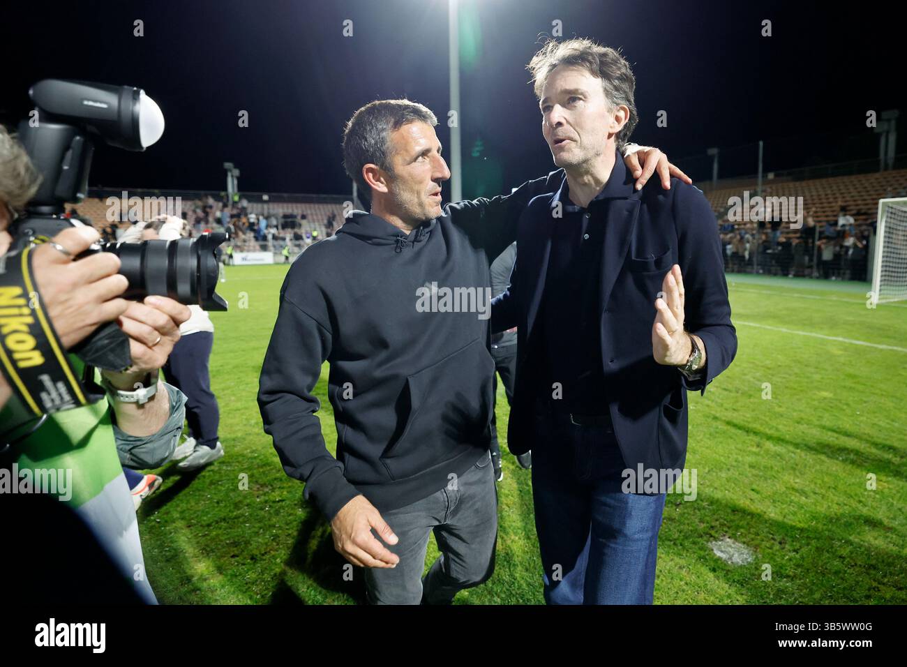 Antoine ARNAULT - Stephane GILLI (Entraineur Paris Fc PFC) during the ...