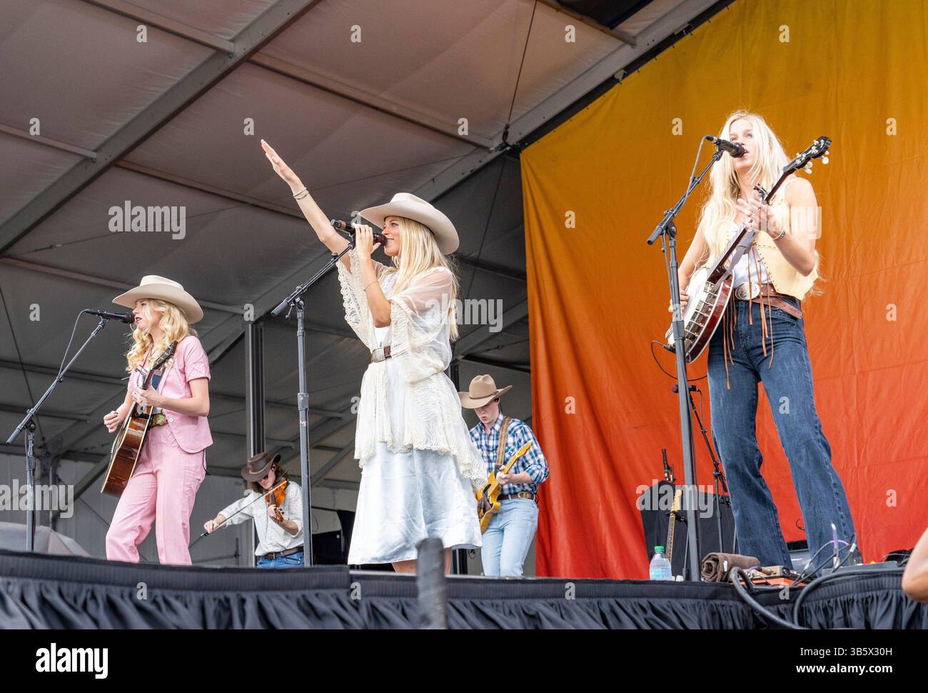 Eleanor Balkcom, left, Lily Balkcom and Powell Balkcom of The ...