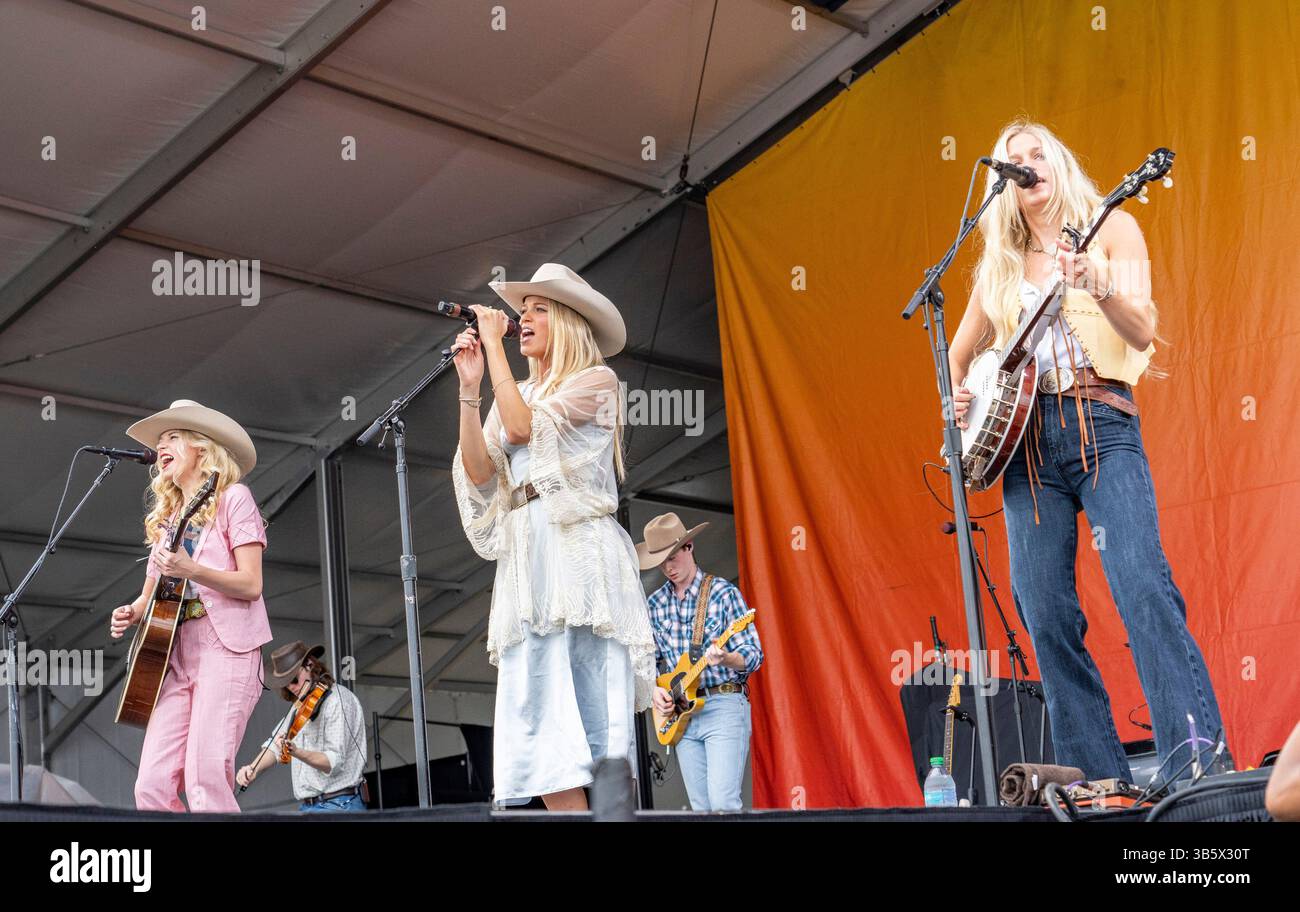 Eleanor Balkcom, left, Lily Balkcom and Powell Balkcom of The ...
