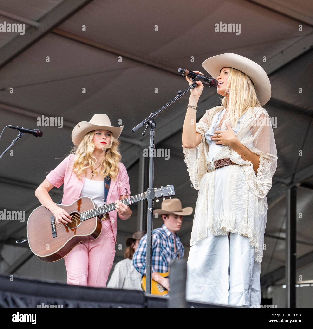 Eleanor Balkcom, left, and Lily Balkcom of The Castellows perform ...