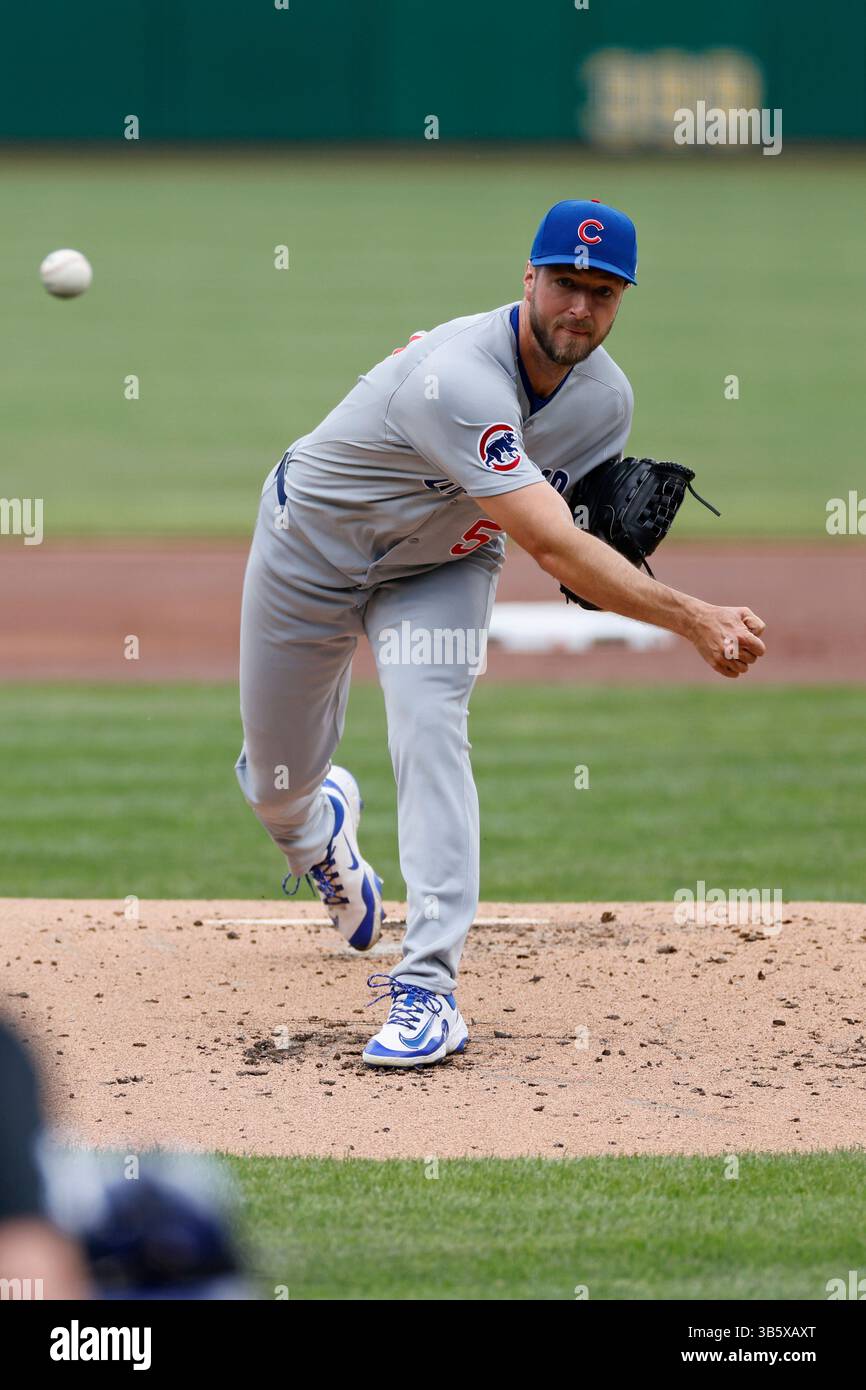 PITTSBURGH, PA - MAY 01: Chicago Cubs pitcher Colin Rea (53) delivers a ...