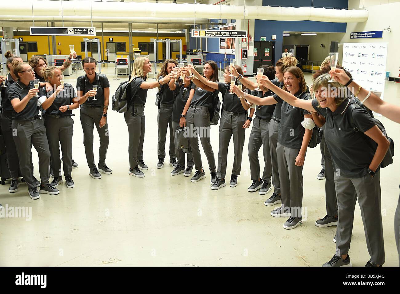 The Italian womenâ€™s national football team departs from Fiumicino ...