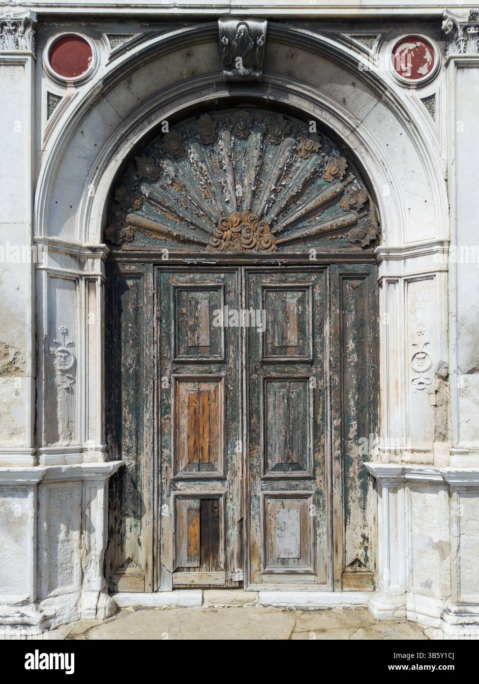 Arched decorative stone frame hi-res stock photography and images - Alamy