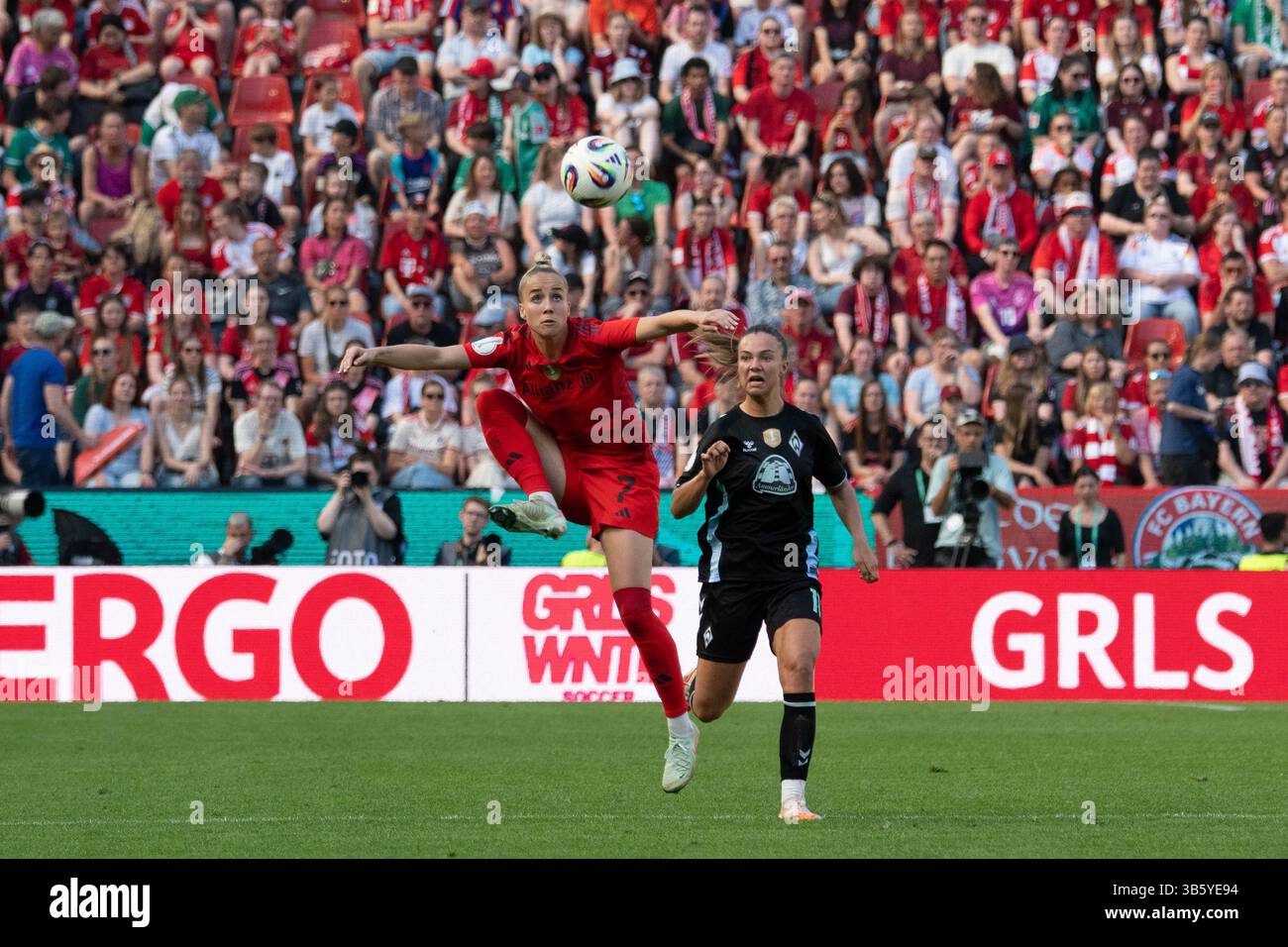 Cologne, Germany. 01st May, 2025. Cologne, Germany, May 01, 2025: Giulia Gwinn (7 Bayern Munich ...