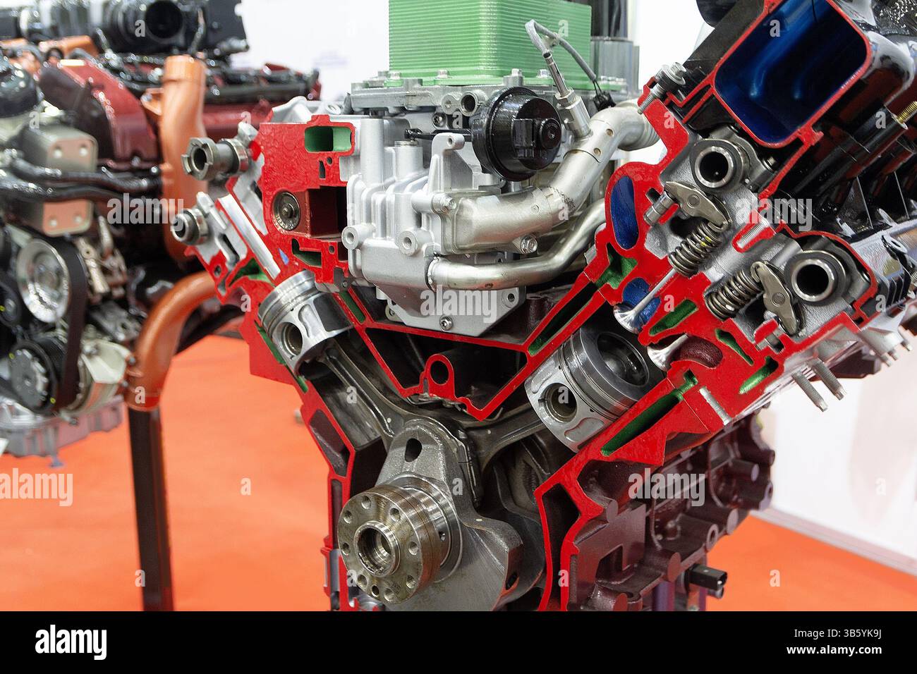 Cross section of the piston and engine cylinder at the training stand ...