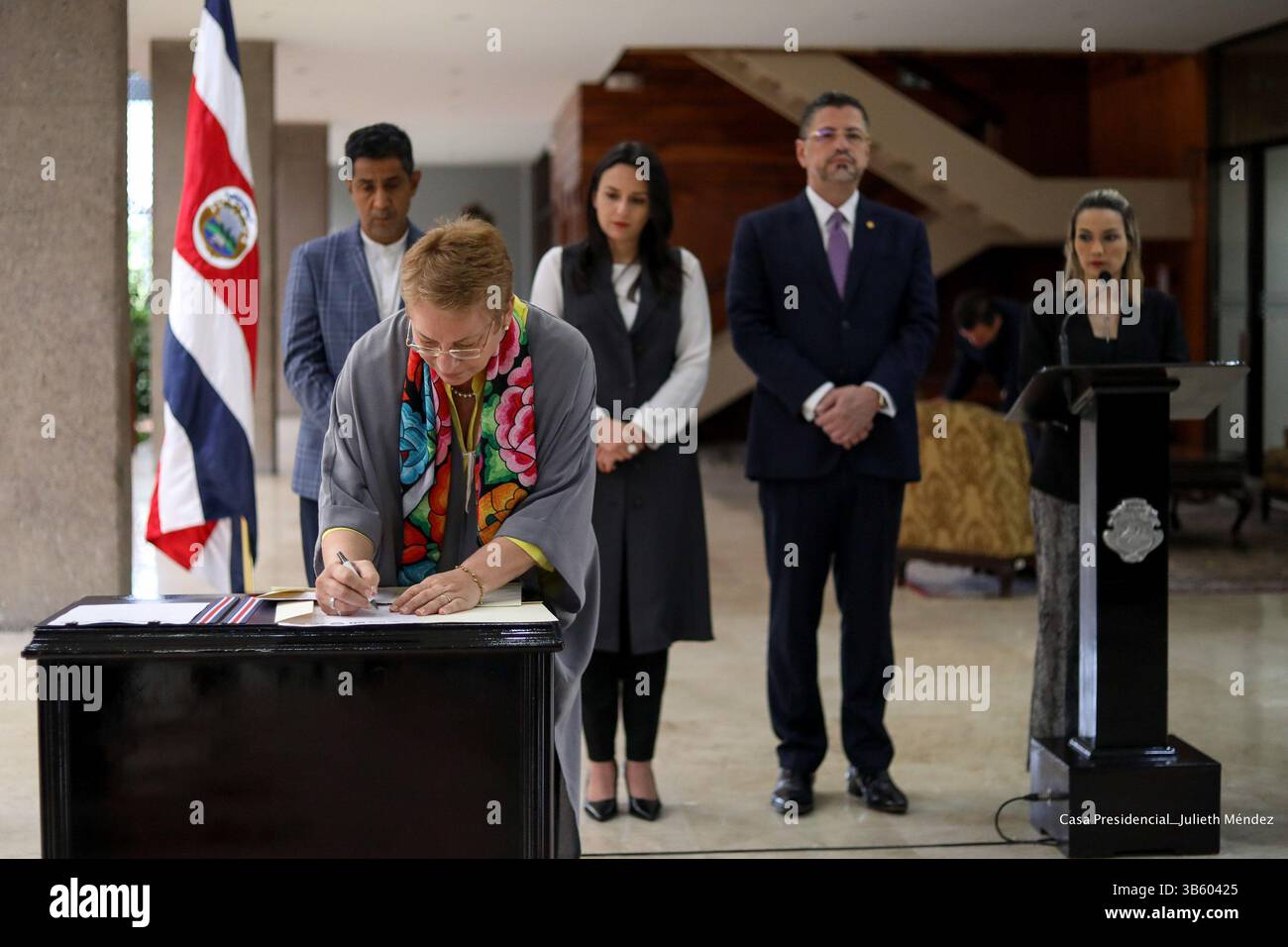 Acuerdo de trabajo hi-res stock photography and images - Alamy