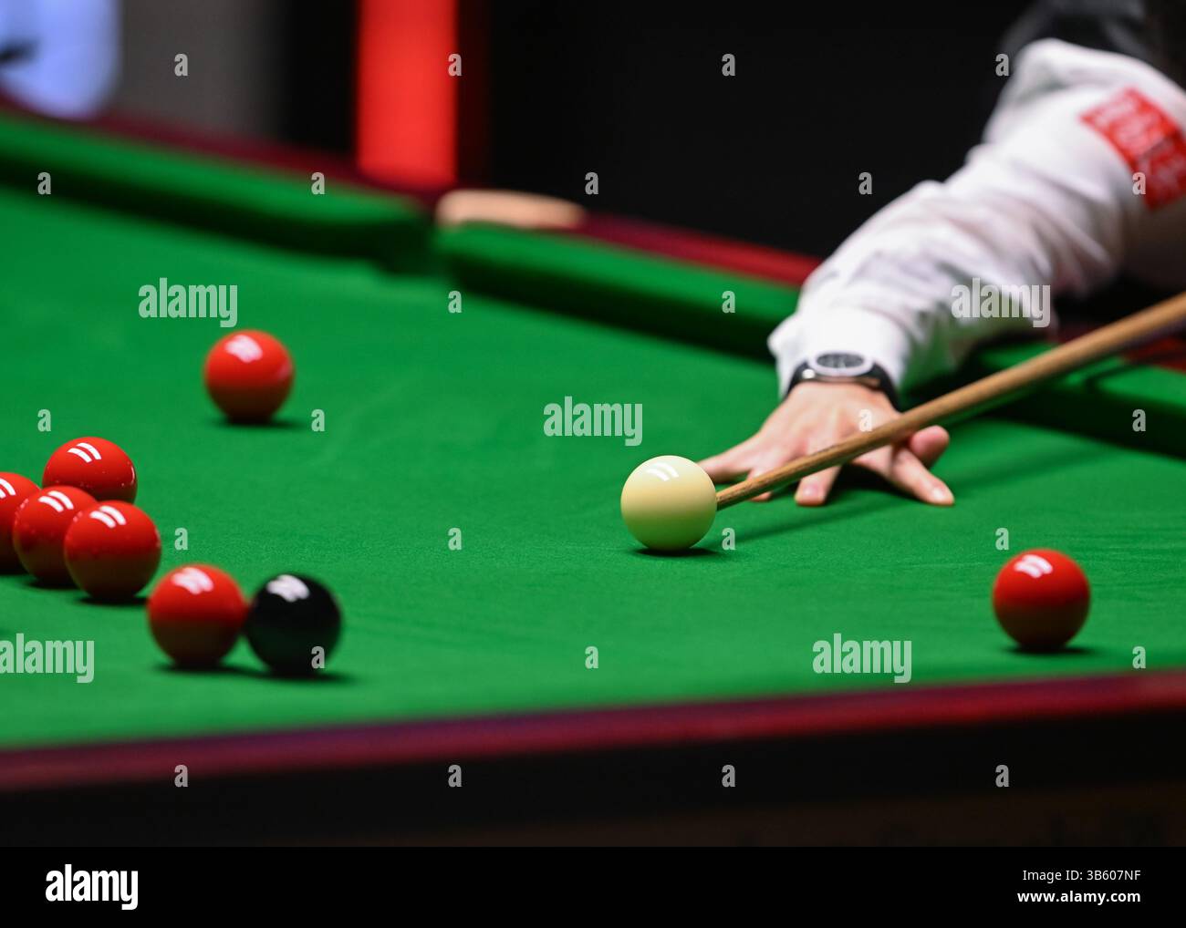 Sheffield, UK. 2nd May, 2025. A player takes a shot during the Halo ...