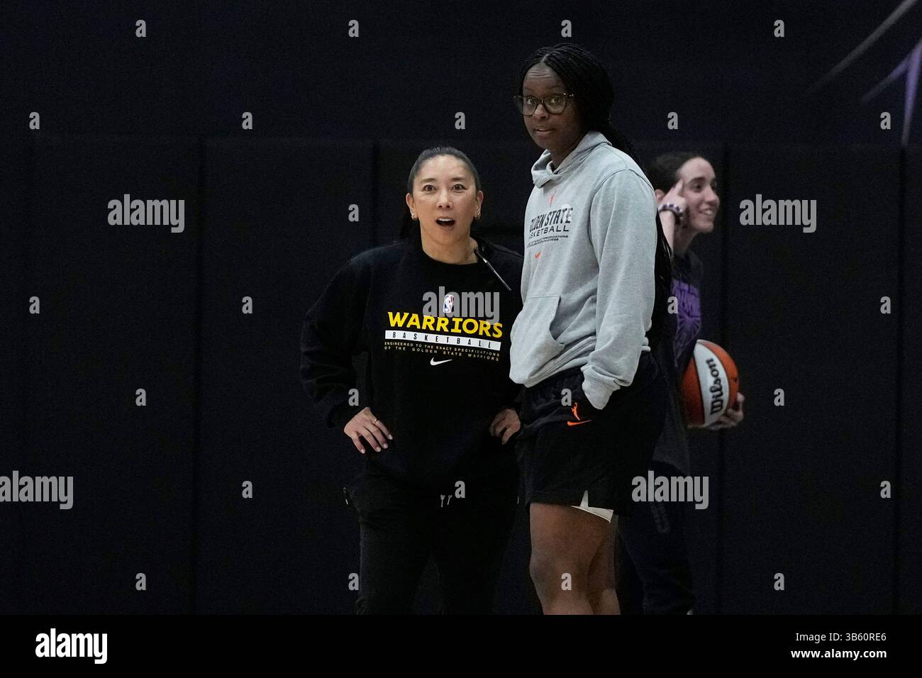Golden State Valkyries head coach Natalie Nakase, left, watches players ...