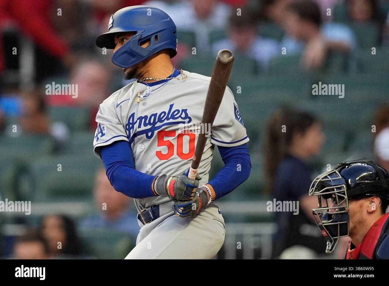 Los Angeles Dodgers shortstop Mookie Betts (50) hits a single against ...